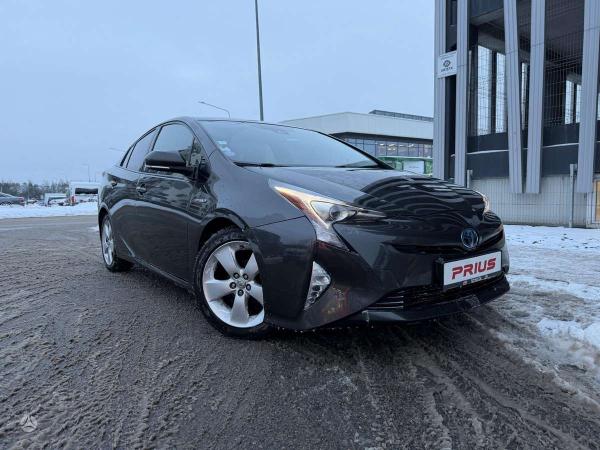 Grey Toyota Prius 2017 in Vilnius, with an engine capacity of 1.80 L and mileage of 152 thousand km for 14550 €, photo 8 on AUTOMOTO.COM.LV