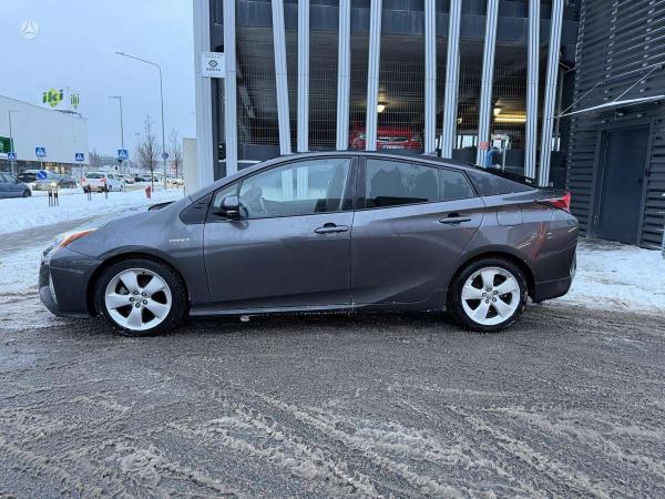Grey Toyota Prius 2017 in Vilnius, with an engine capacity of 1.80 L and mileage of 152 thousand km for 14550 €, photo 10 on AUTOMOTO.COM.LV