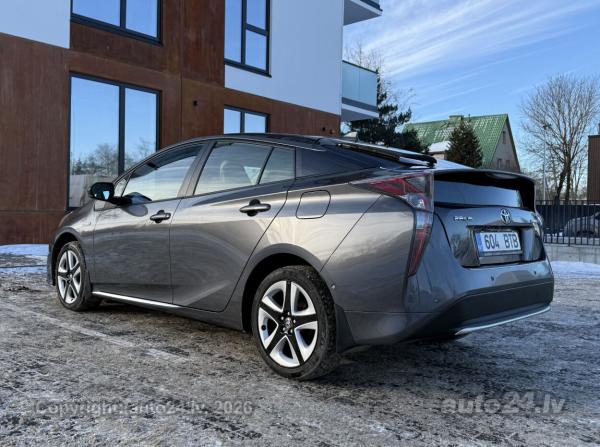 Grey Toyota Prius 2017 in Tallinn, with an engine capacity of 1.80 L and mileage of 82 thousand km for 17900 €, photo 3 on AUTOMOTO.COM.LV