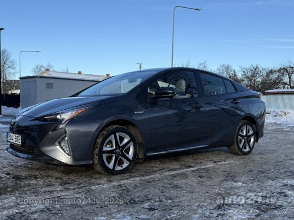 Grey Toyota Prius 2017 in Tallinn, with an engine capacity of 1.80 L and mileage of 82 thousand km for 17900 €, photo 5 on AUTOMOTO.COM.LV