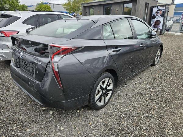 Pelēks Toyota Prius 2017 Šauļi, ar dzinēja tilpumu 1.80 L un nobraukumu 222 tūkst. km par 9700 €, foto 3 vietnē AUTOMOTO.COM.LV