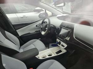 Серый Тойота Приус 2017 в Шяуляй, объемом двигателя 1.80 л и пробегом 222 тыс. км за 9700 €, фото 6 на AUTOMOTO.COM.LV