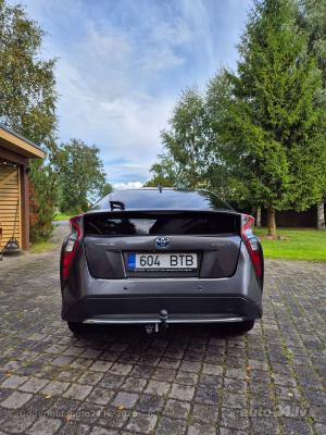 Pelēks Toyota Prius 2017 Tallina, ar dzinēja tilpumu 1.80 L un nobraukumu 98 tūkst. km par 17000 €, foto 4 vietnē AUTOMOTO.COM.LV