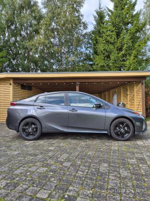 Pelēks Toyota Prius 2017 Tallina, ar dzinēja tilpumu 1.80 L un nobraukumu 98 tūkst. km par 17000 €, foto 6 vietnē AUTOMOTO.COM.LV