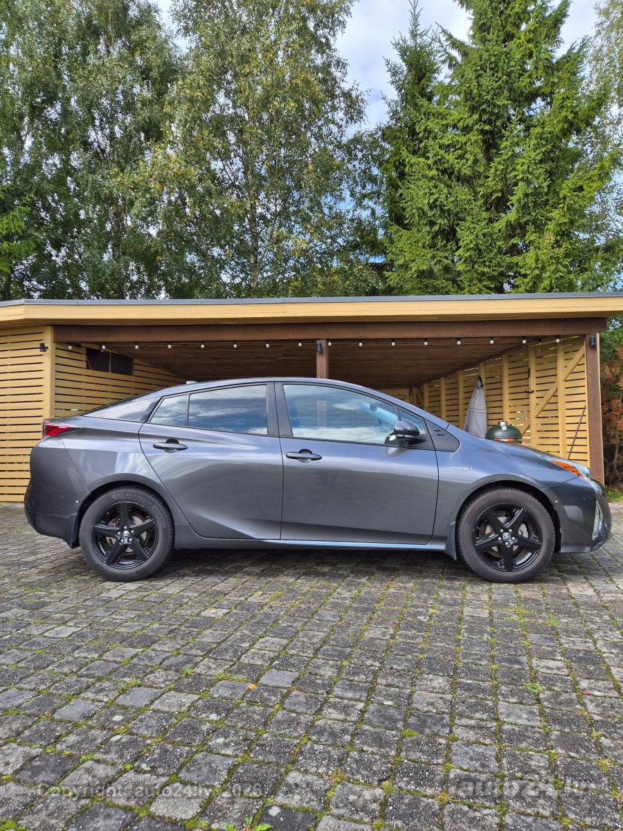 Pelēks Toyota Prius 2017 Tallina, ar dzinēja tilpumu 1.80 L un nobraukumu 98 tūkst. km par 17000 €, foto 6 vietnē AUTOMOTO.COM.LV