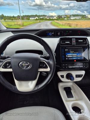 Pelēks Toyota Prius 2017 Tallina, ar dzinēja tilpumu 1.80 L un nobraukumu 98 tūkst. km par 17000 €, foto 10 vietnē AUTOMOTO.COM.LV