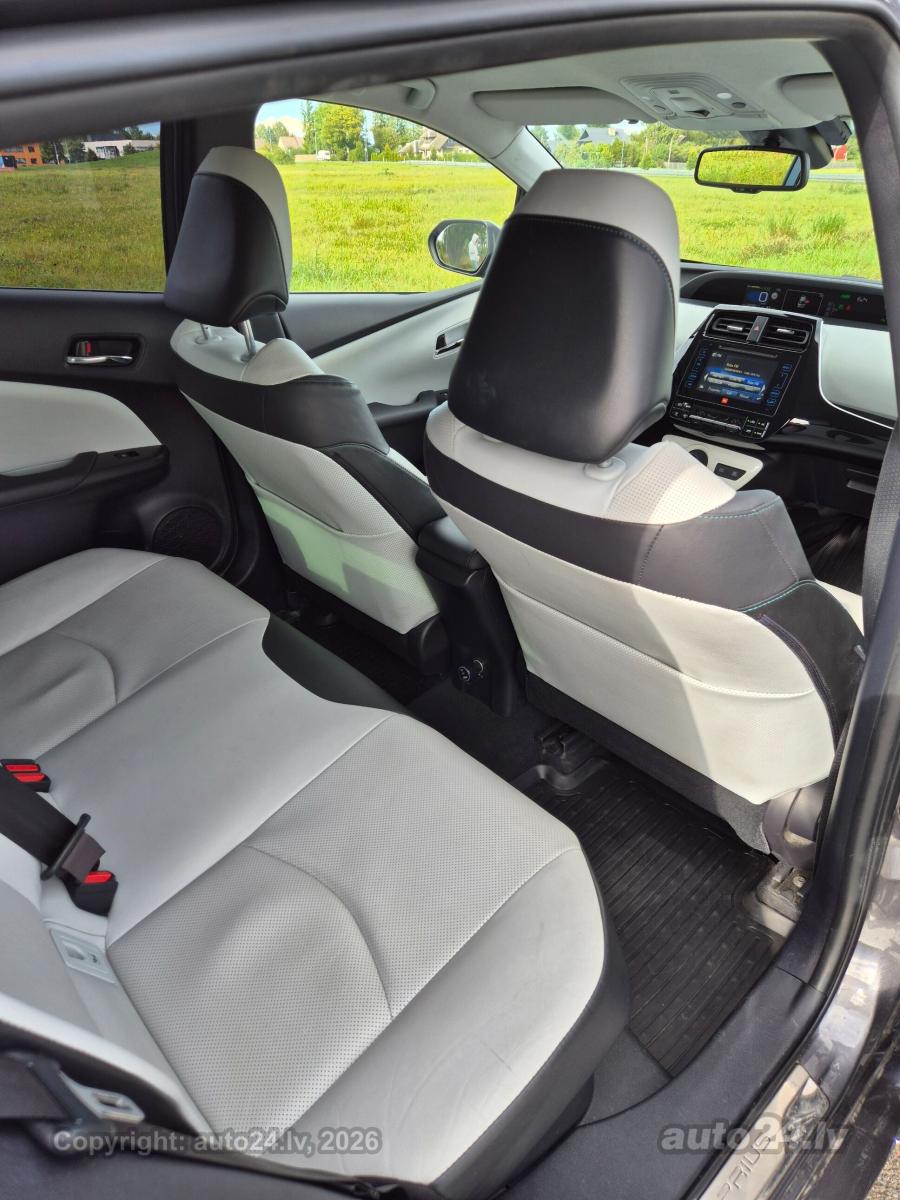 Pelēks Toyota Prius 2017 Tallina, ar dzinēja tilpumu 1.80 L un nobraukumu 98 tūkst. km par 17000 €, foto 14 vietnē AUTOMOTO.COM.LV