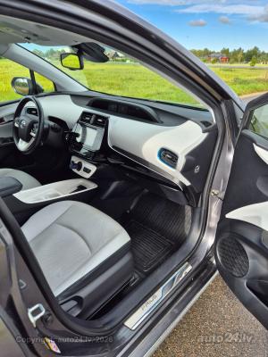 Pelēks Toyota Prius 2017 Tallina, ar dzinēja tilpumu 1.80 L un nobraukumu 98 tūkst. km par 17000 €, foto 15 vietnē AUTOMOTO.COM.LV