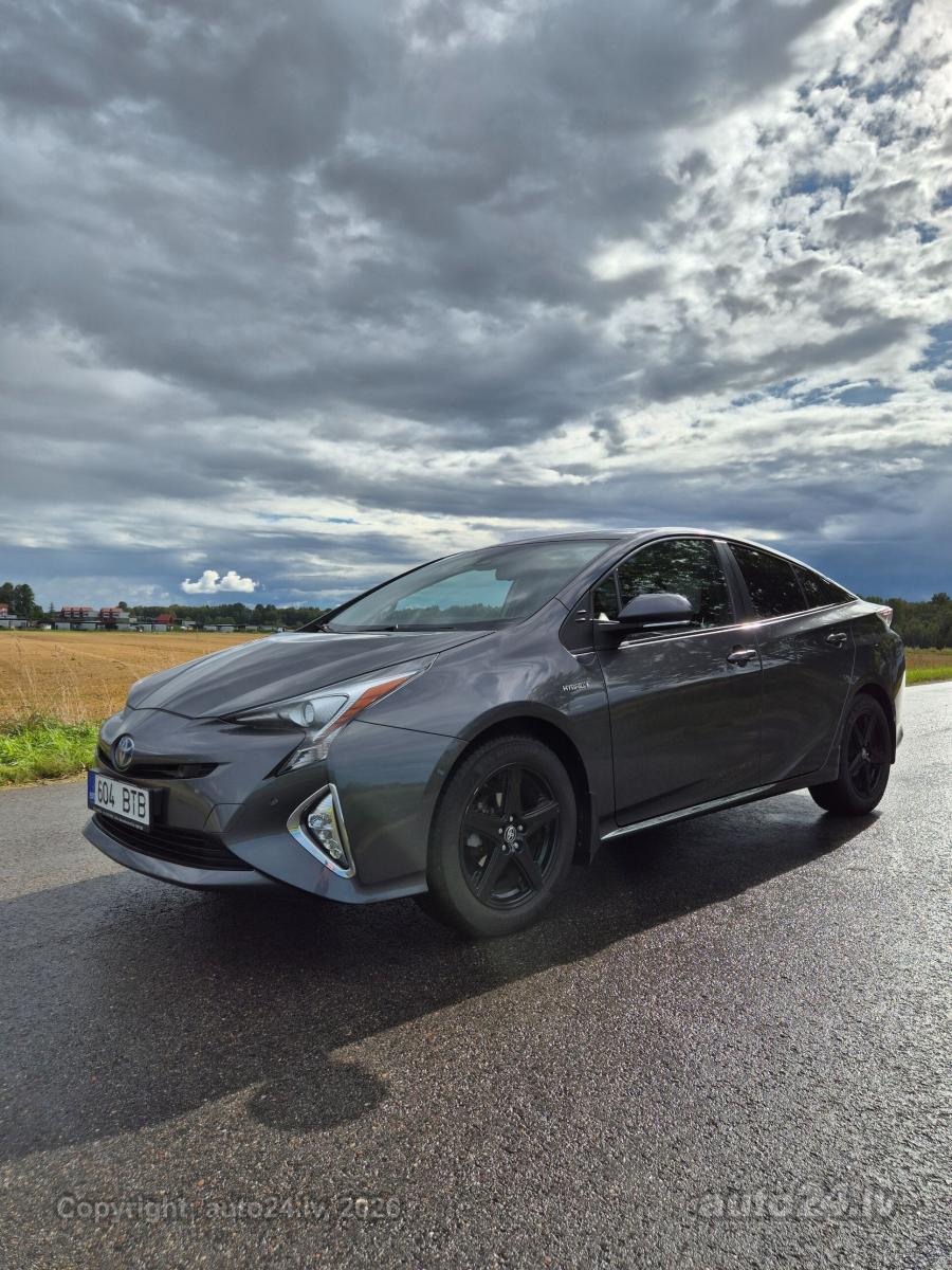 Pelēks Toyota Prius 2017 Tallina, ar dzinēja tilpumu 1.80 L un nobraukumu 98 tūkst. km par 17000 €, foto 16 vietnē AUTOMOTO.COM.LV