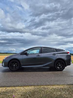 Pelēks Toyota Prius 2017 Tallina, ar dzinēja tilpumu 1.80 L un nobraukumu 98 tūkst. km par 17000 €, foto 17 vietnē AUTOMOTO.COM.LV