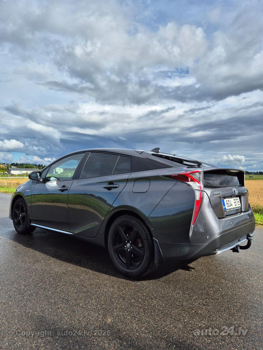 Pelēks Toyota Prius 2017 Tallina, ar dzinēja tilpumu 1.80 L un nobraukumu 98 tūkst. km par 17000 €, foto 18 vietnē AUTOMOTO.COM.LV