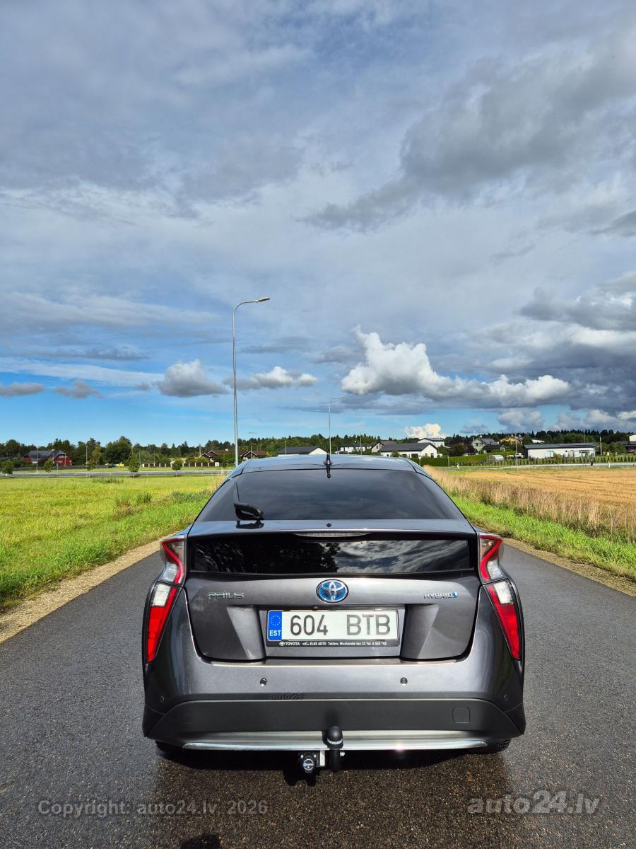 Pelēks Toyota Prius 2017 Tallina, ar dzinēja tilpumu 1.80 L un nobraukumu 98 tūkst. km par 17000 €, foto 19 vietnē AUTOMOTO.COM.LV