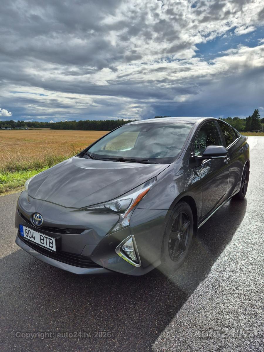 Pelēks Toyota Prius 2017 Tallina, ar dzinēja tilpumu 1.80 L un nobraukumu 98 tūkst. km par 17000 €, foto 20 vietnē AUTOMOTO.COM.LV