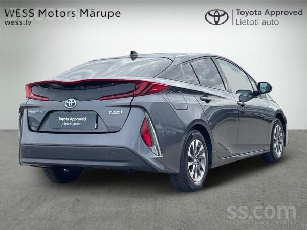 Pelēks Toyota Prius 2018 Rīga, ar dzinēja tilpumu 1.80 L un nobraukumu 141 tūkst. km par 18990 €, foto 2 vietnē AUTOMOTO.COM.LV