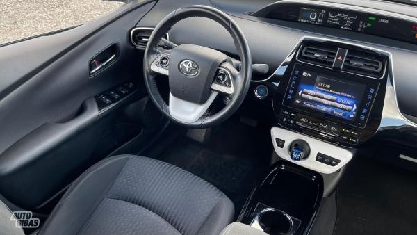 Grey Toyota Prius 2018 in Marijampole, with an engine capacity of 1.80 L and mileage of 185 thousand km for 13990 €, photo 3 on AUTOMOTO.COM.LV