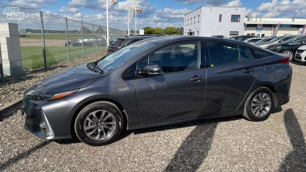 Grey Toyota Prius 2018 in Marijampole, with an engine capacity of 1.80 L and mileage of 185 thousand km for 13990 €, photo 7 on AUTOMOTO.COM.LV