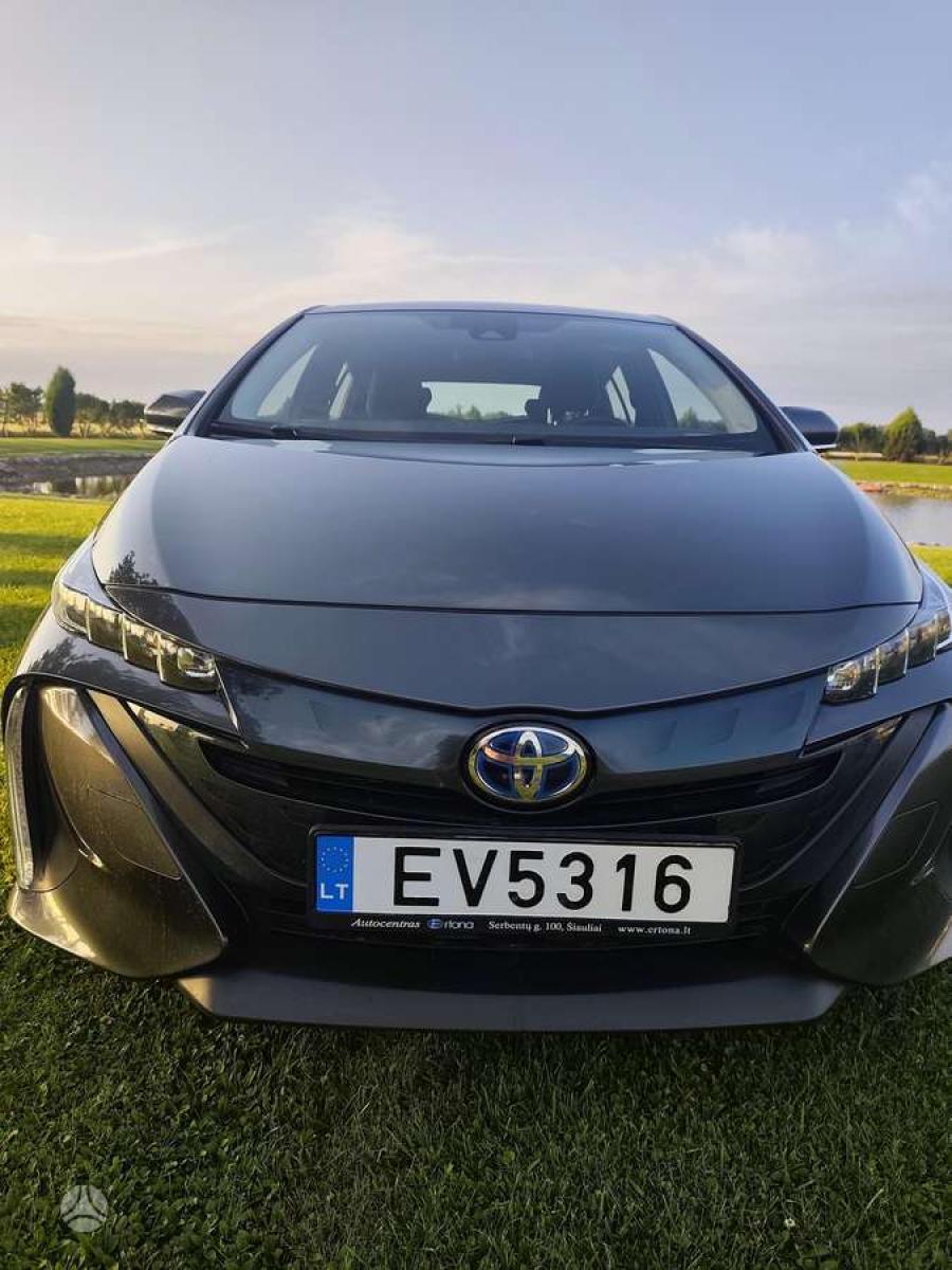Grey Toyota Prius 2019 in Joniskis, with an engine capacity of 1.80 L and mileage of 46 thousand km for 16999 €, photo 1 on AUTOMOTO.COM.LV