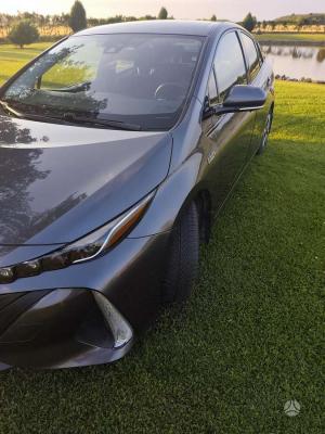 Grey Toyota Prius 2019 in Joniskis, with an engine capacity of 1.80 L and mileage of 46 thousand km for 16999 €, photo 5 on AUTOMOTO.COM.LV
