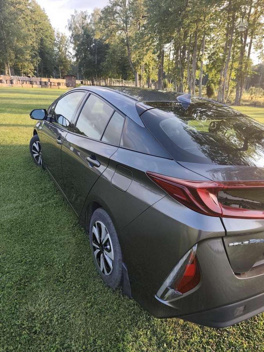 Grey Toyota Prius 2019 in Joniskis, with an engine capacity of 1.80 L and mileage of 46 thousand km for 16999 €, photo 8 on AUTOMOTO.COM.LV