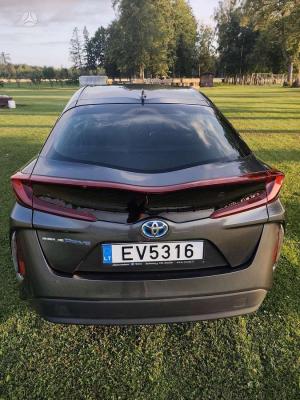 Grey Toyota Prius 2019 in Joniskis, with an engine capacity of 1.80 L and mileage of 46 thousand km for 16999 €, photo 9 on AUTOMOTO.COM.LV