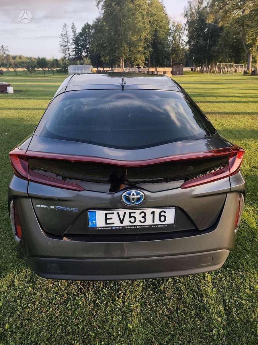 Grey Toyota Prius 2019 in Joniskis, with an engine capacity of 1.80 L and mileage of 46 thousand km for 16999 €, photo 9 on AUTOMOTO.COM.LV
