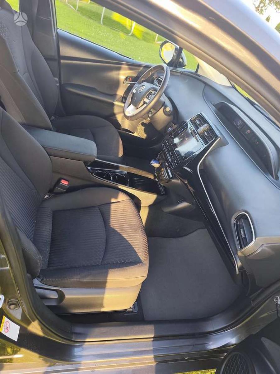 Grey Toyota Prius 2019 in Joniskis, with an engine capacity of 1.80 L and mileage of 46 thousand km for 16999 €, photo 13 on AUTOMOTO.COM.LV