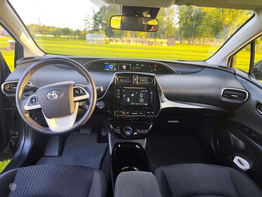 Grey Toyota Prius 2019 in Joniskis, with an engine capacity of 1.80 L and mileage of 46 thousand km for 16999 €, photo 16 on AUTOMOTO.COM.LV