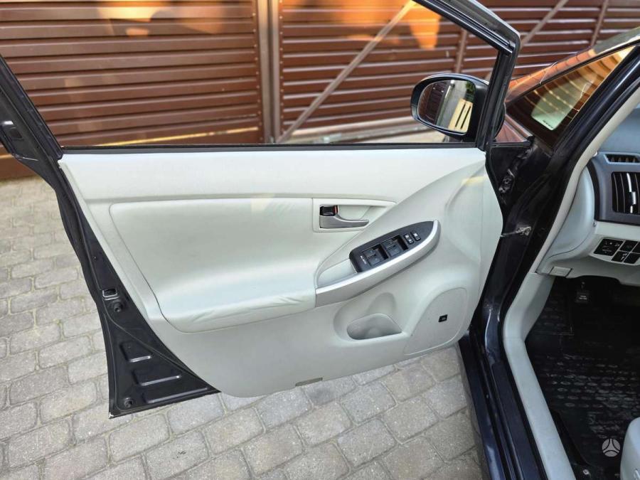 Pelēks Toyota Prius 2021 Viļņa, ar dzinēja tilpumu 1.80 L un nobraukumu 347 tūkst. km par 8600 €, foto 9 vietnē AUTOMOTO.COM.LV