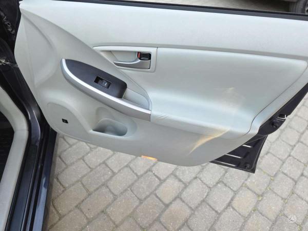 Pelēks Toyota Prius 2021 Viļņa, ar dzinēja tilpumu 1.80 L un nobraukumu 347 tūkst. km par 8600 €, foto 10 vietnē AUTOMOTO.COM.LV