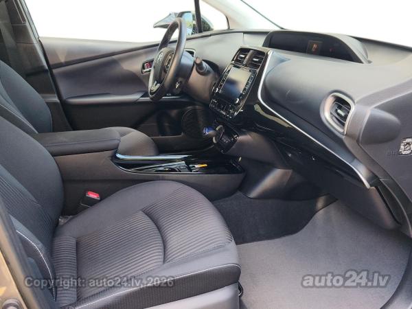 Pelēks Toyota Prius 2022 Tallina, ar dzinēja tilpumu 1.80 L un nobraukumu 47 tūkst. km par 26895 €, foto 6 vietnē AUTOMOTO.COM.LV