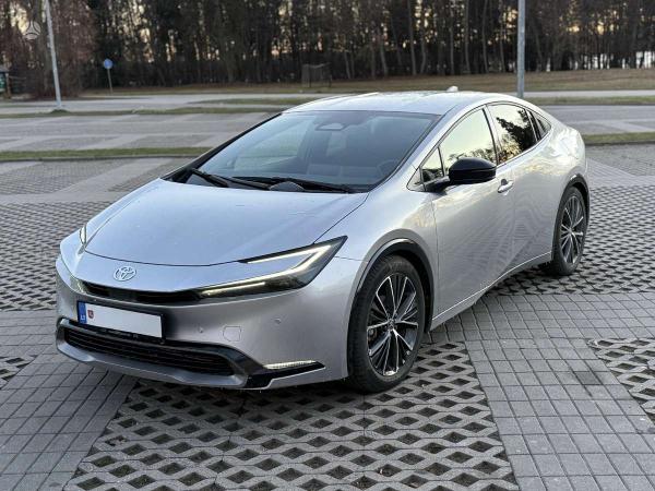Pelēks Toyota Prius 2023 Kauņa, ar dzinēja tilpumu 1.99 L un nobraukumu 33 tūkst. km par 26500 €, foto 1 vietnē AUTOMOTO.COM.LV