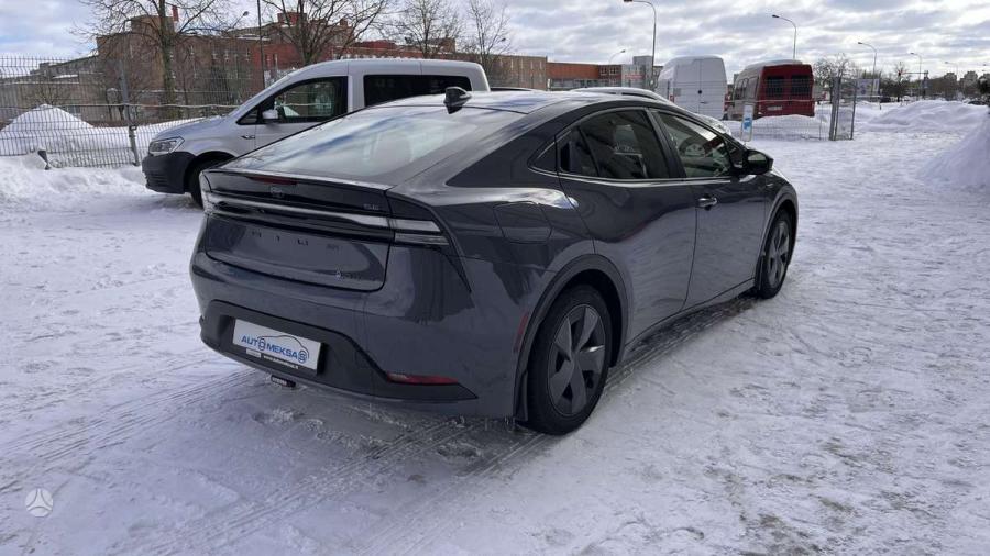 Grey Toyota Prius 2023 in Klaipeda, with an engine capacity of 2.00 L and mileage of 13 thousand km for 29800 €, photo 4 on AUTOMOTO.COM.LV