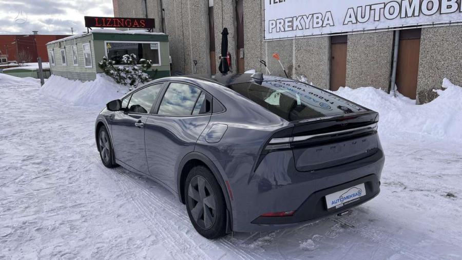 Grey Toyota Prius 2023 in Klaipeda, with an engine capacity of 2.00 L and mileage of 13 thousand km for 29800 €, photo 7 on AUTOMOTO.COM.LV