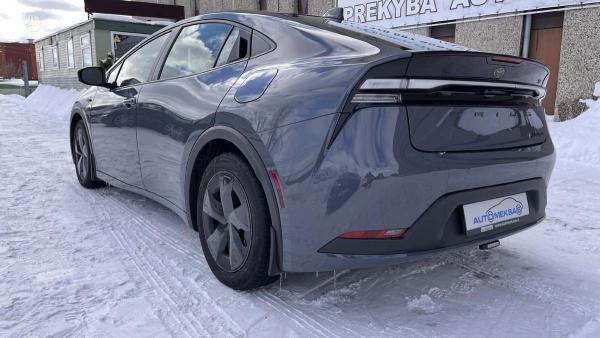 Pelēks Toyota Prius 2023 Klaipėda, ar dzinēja tilpumu 2.00 L un nobraukumu 13 tūkst. km par 29800 €, foto 11 vietnē AUTOMOTO.COM.LV