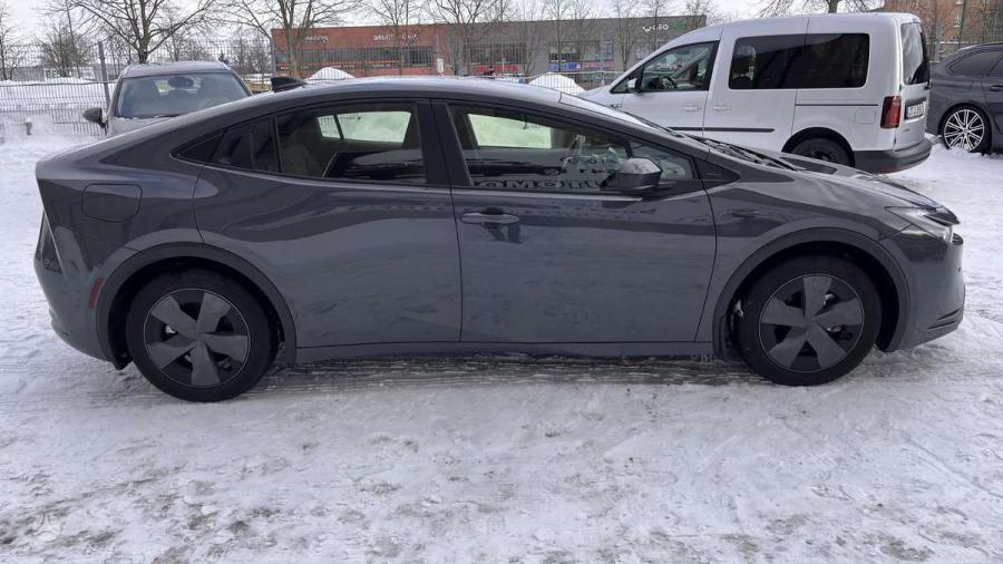 Grey Toyota Prius 2023 in Klaipeda, with an engine capacity of 2.00 L and mileage of 13 thousand km for 29800 €, photo 14 on AUTOMOTO.COM.LV