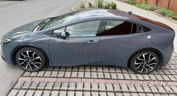 Grey Toyota Prius 2023 in Tallinn, with an engine capacity of 2.00 L and mileage of 36 thousand km for 35900 €, photo 5 on AUTOMOTO.COM.LV