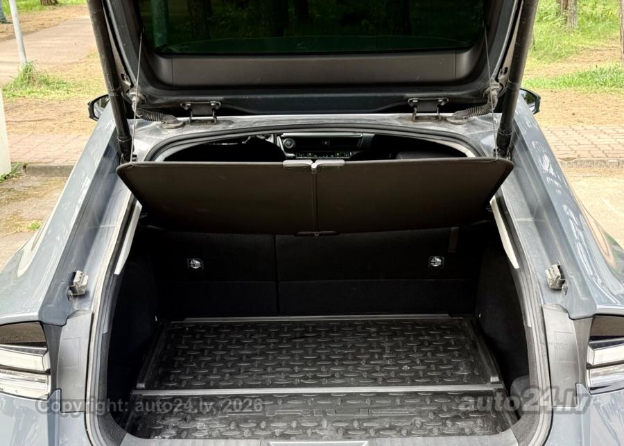 Pelēks Toyota Prius 2023 Tallina, ar dzinēja tilpumu 2.00 L un nobraukumu 36 tūkst. km par 35900 €, foto 17 vietnē AUTOMOTO.COM.LV