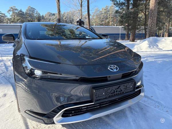 Pelēks Toyota Prius 2024 Kauņa, ar dzinēja tilpumu 1.99 L un nobraukumu 4 tūkst. km par 32800 €, foto 1 vietnē AUTOMOTO.COM.LV