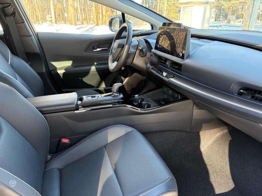 Pelēks Toyota Prius 2024 Kauņa, ar dzinēja tilpumu 1.99 L un nobraukumu 4 tūkst. km par 32800 €, foto 17 vietnē AUTOMOTO.COM.LV