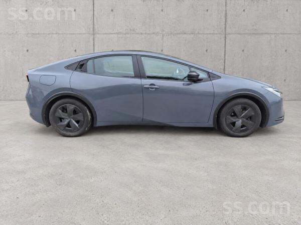 Grey Toyota Prius 2024 in Riga, with an engine capacity of 2.00 L and mileage of 50 thousand km for 30400 €, photo 6 on AUTOMOTO.COM.LV