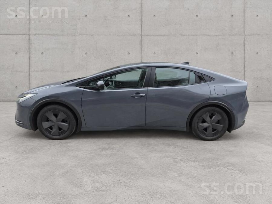 Grey Toyota Prius 2024 in Riga, with an engine capacity of 2.00 L and mileage of 50 thousand km for 30400 €, photo 7 on AUTOMOTO.COM.LV