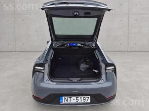 Grey Toyota Prius 2024 in Riga, with an engine capacity of 2.00 L and mileage of 50 thousand km for 30400 €, photo 8 on AUTOMOTO.COM.LV