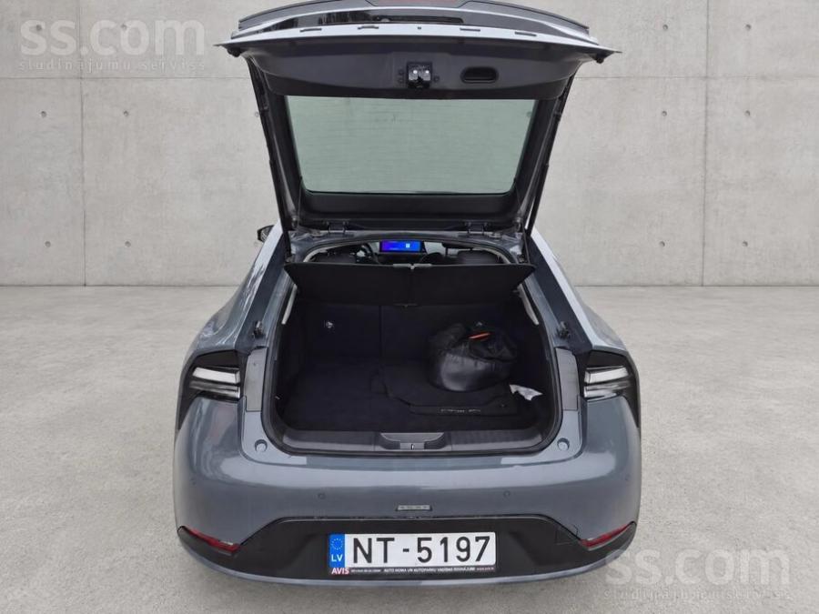 Grey Toyota Prius 2024 in Riga, with an engine capacity of 2.00 L and mileage of 50 thousand km for 30400 €, photo 8 on AUTOMOTO.COM.LV