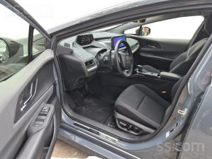 Grey Toyota Prius 2024 in Riga, with an engine capacity of 2.00 L and mileage of 50 thousand km for 30400 €, photo 10 on AUTOMOTO.COM.LV