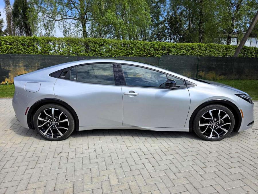 Grey Toyota Prius 2025 in Vilnius, with an engine capacity of 1.99 L and mileage of 7 thousand km for 31890 €, photo 6 on AUTOMOTO.COM.LV
