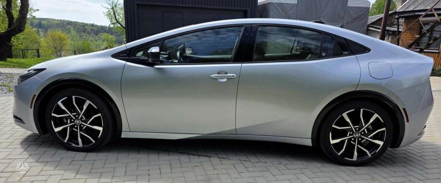 Grey Toyota Prius 2025 in Vilnius, with an engine capacity of 1.99 L and mileage of 7 thousand km for 31890 €, photo 10 on AUTOMOTO.COM.LV