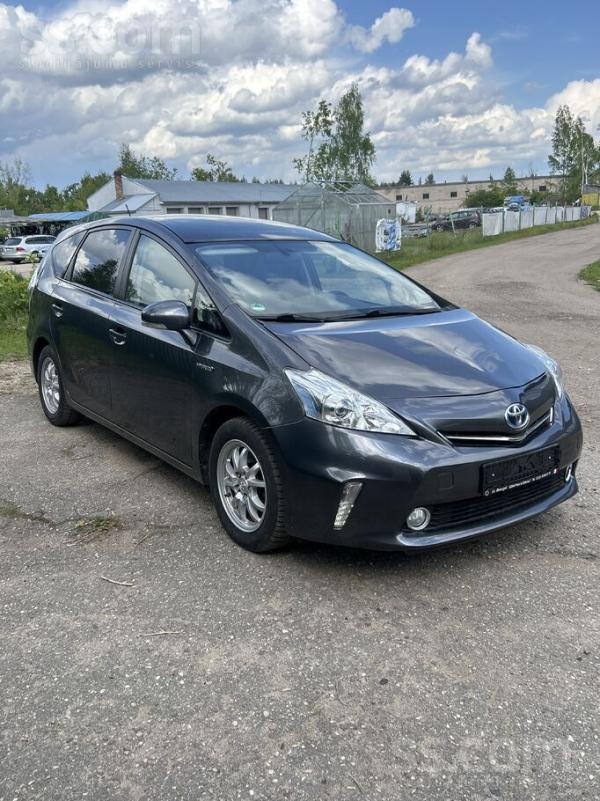 Grey Toyota Prius 2012 in Daugavpils, with an engine capacity of 1.80 L and mileage of 298 thousand km for 7300 €, photo 2 on AUTOMOTO.COM.LV