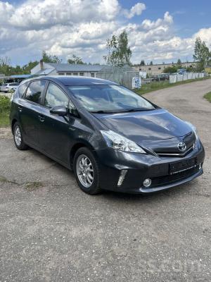 Grey Toyota Prius 2012 in Daugavpils, with an engine capacity of 1.80 L and mileage of 298 thousand km for 7300 €, photo 2 on AUTOMOTO.COM.LV
