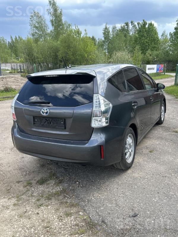 Grey Toyota Prius 2012 in Daugavpils, with an engine capacity of 1.80 L and mileage of 298 thousand km for 7300 €, photo 3 on AUTOMOTO.COM.LV
