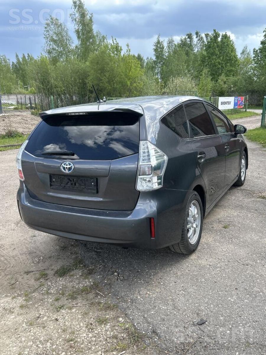 Grey Toyota Prius 2012 in Daugavpils, with an engine capacity of 1.80 L and mileage of 298 thousand km for 7300 €, photo 3 on AUTOMOTO.COM.LV